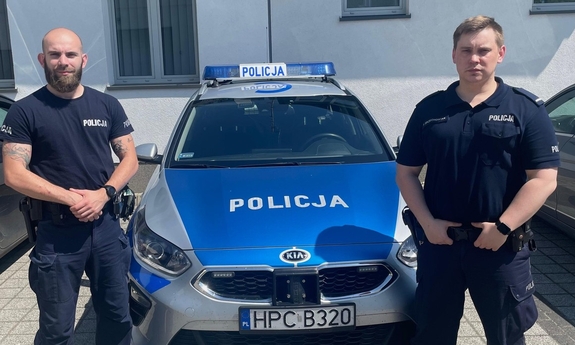 Policjanci opatrzyli 10-latka, który spadł ze schodów - Policja.pl ...